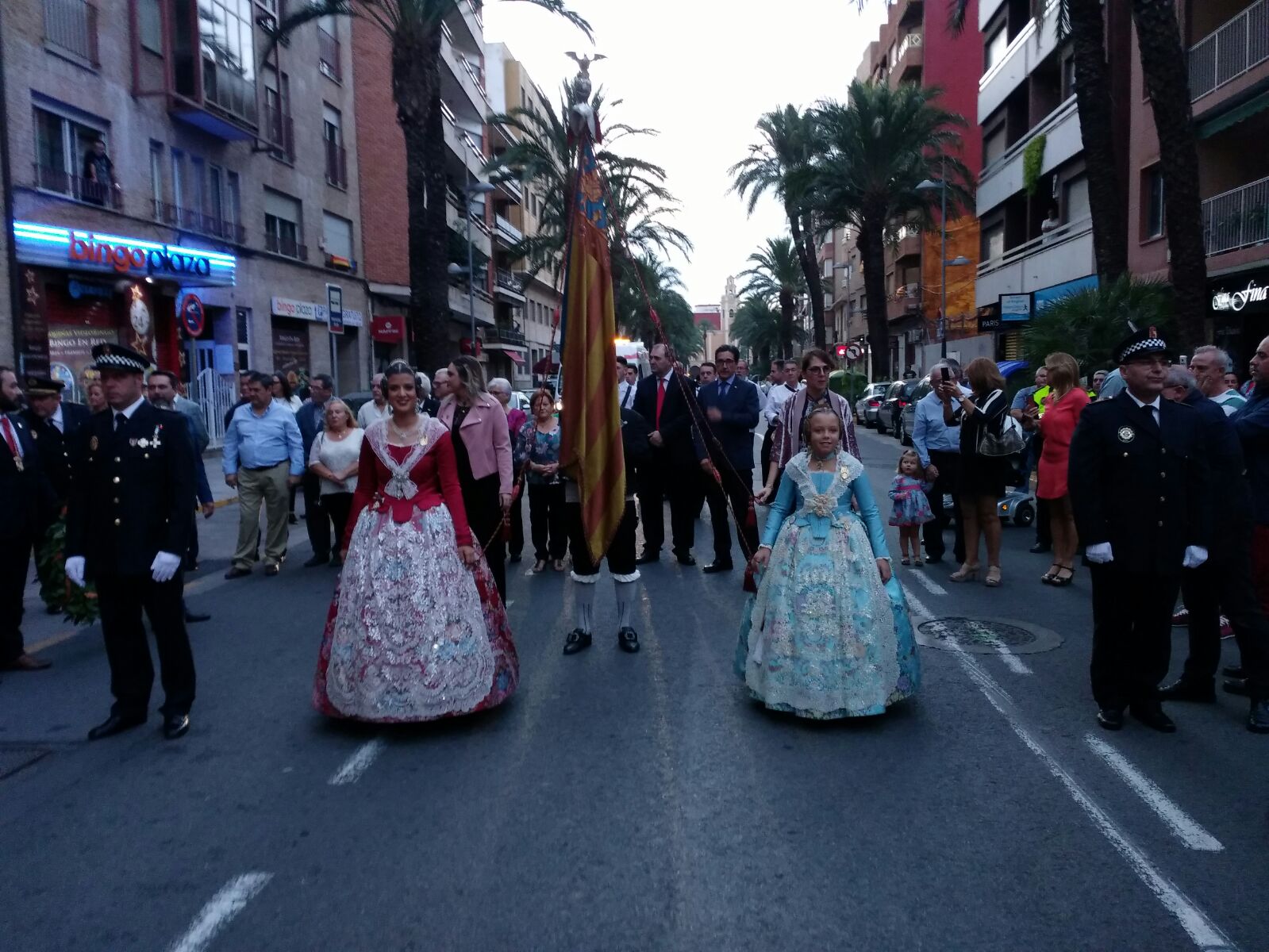 Torrent sale más que nunca a la calle para celebrar el 9 d'Octubre