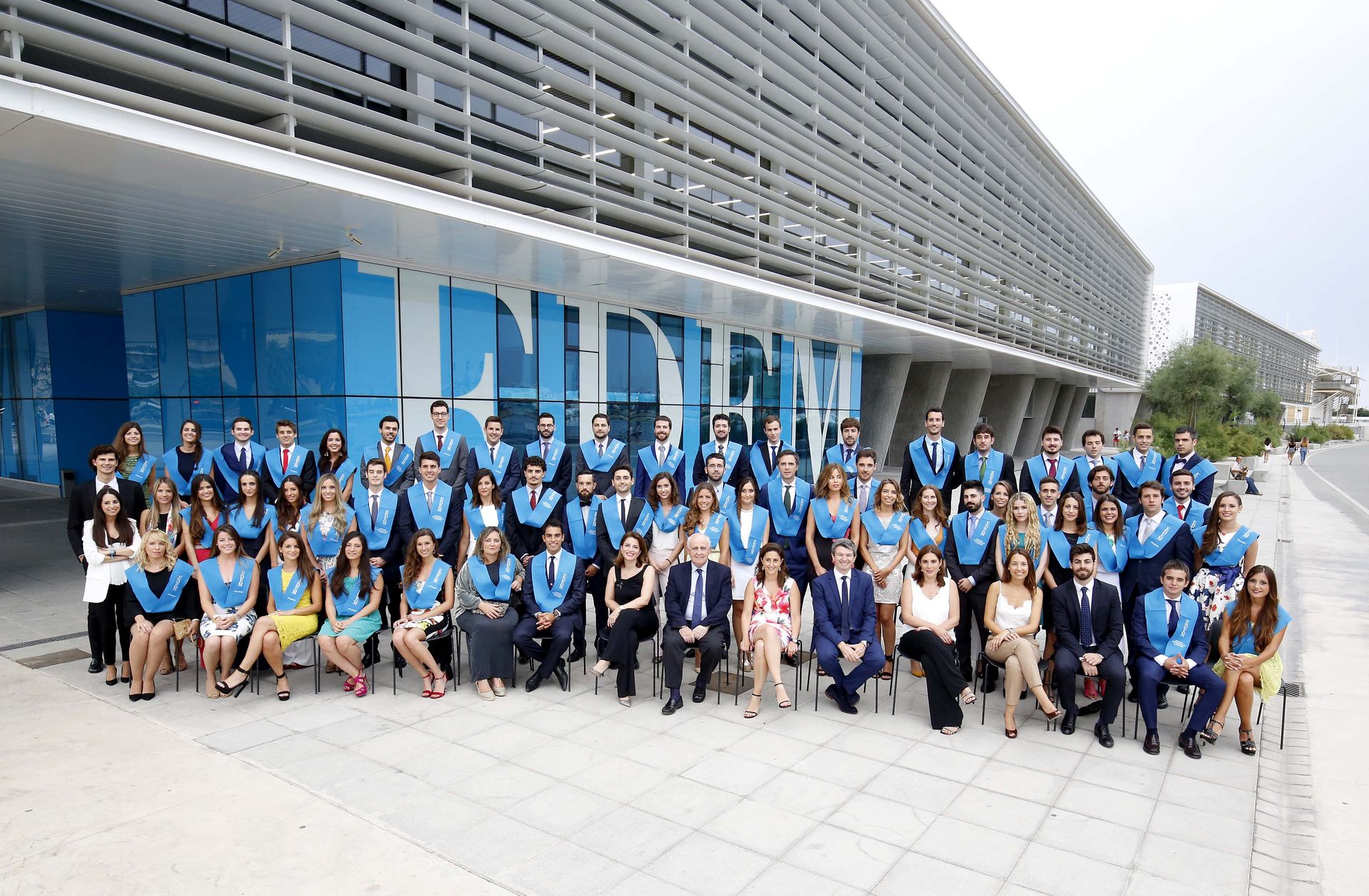 EDEM gradua a 74 alumnos de sus másteres de negocios