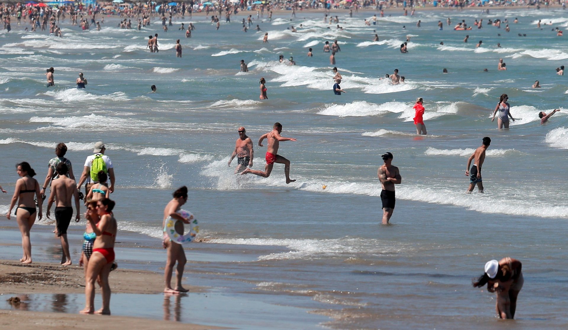 Playas llenas en el primer fin de semana del verano | 7TeleValencia