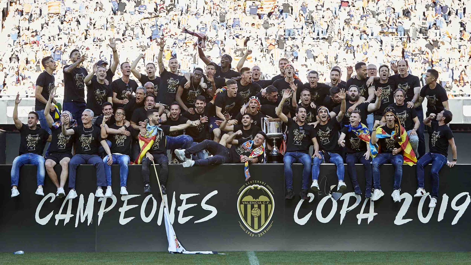 CaixaBank acerca a la afición la Copa del Rey del Valencia CF