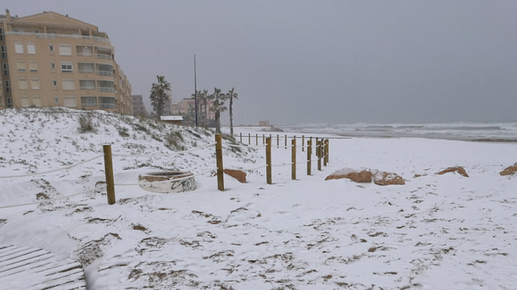 Ocho años de la histórica nevada en las playas valencianas