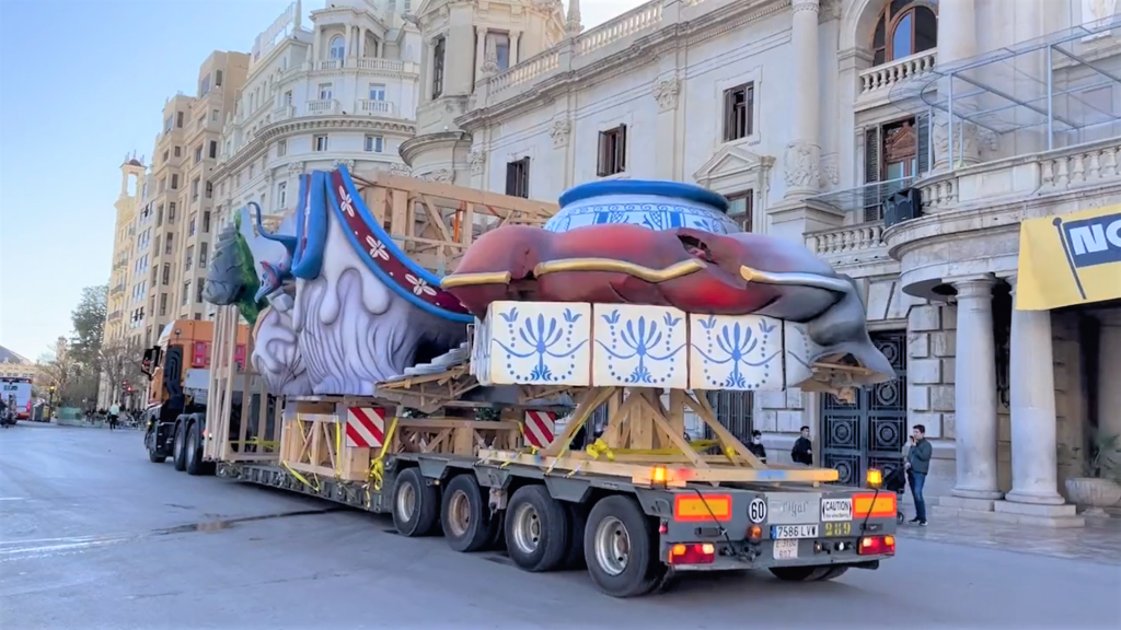 La falla municipal llega a la Plaza del Ayuntamiento