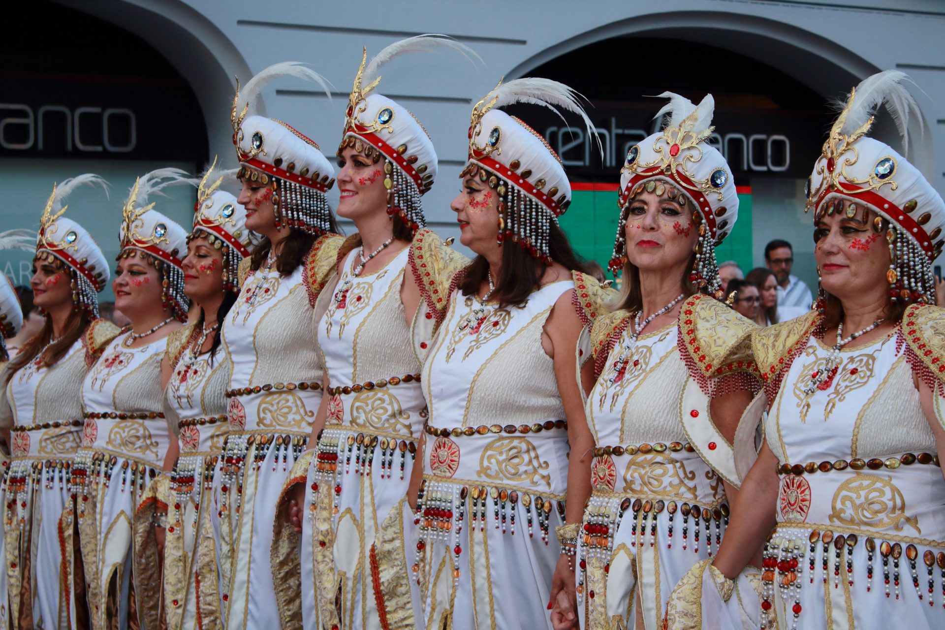 Horario y recorrido de los Moros y Cristianos del 9 d'Octubre ...