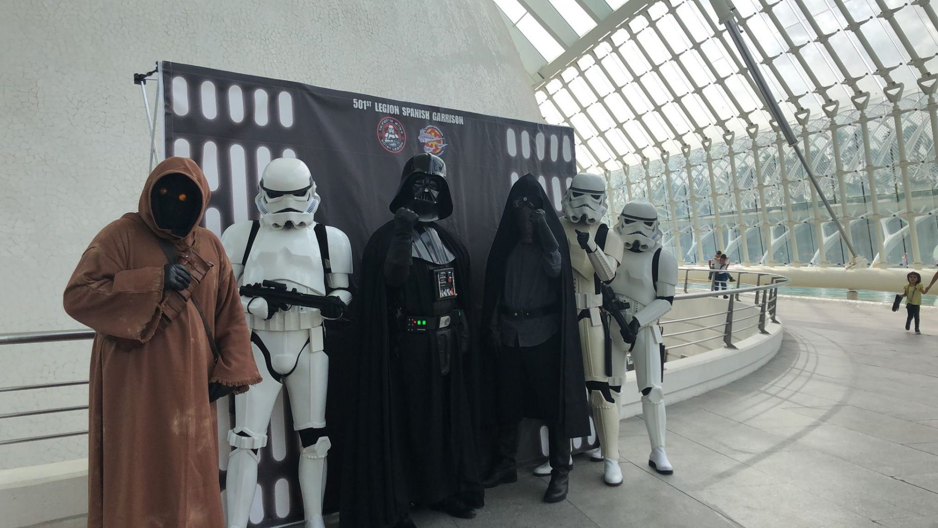 Fotos y vídeos del desfile galáctico de Star Wars en Valencia ...