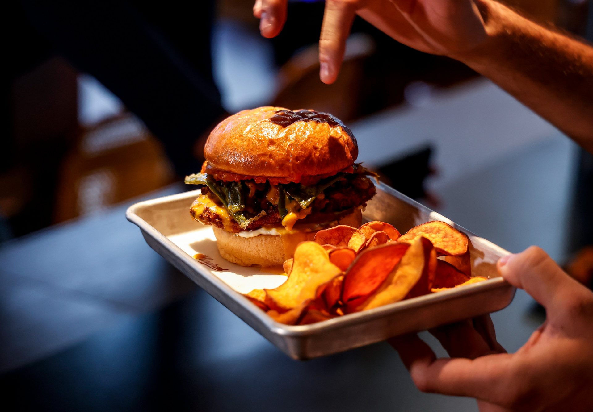 Así es la burger con sabor a paella que triunfa en Valencia