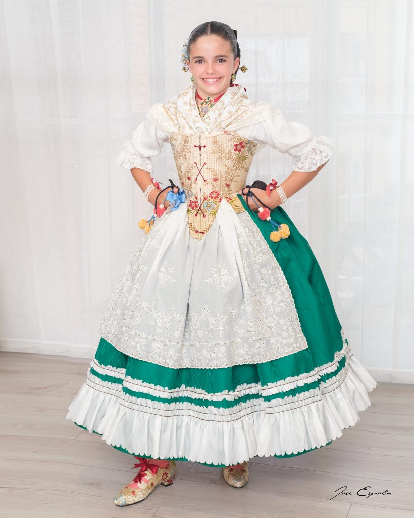 Conoce los trajes de Paula Nieto y su Corte en la Dansà