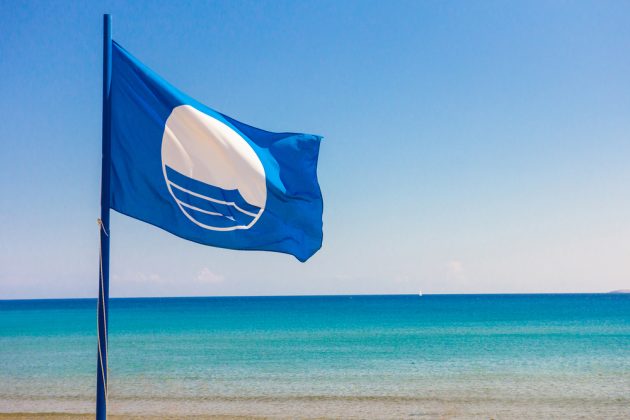 La bandera azul ya ondea en seis playas de Valencia