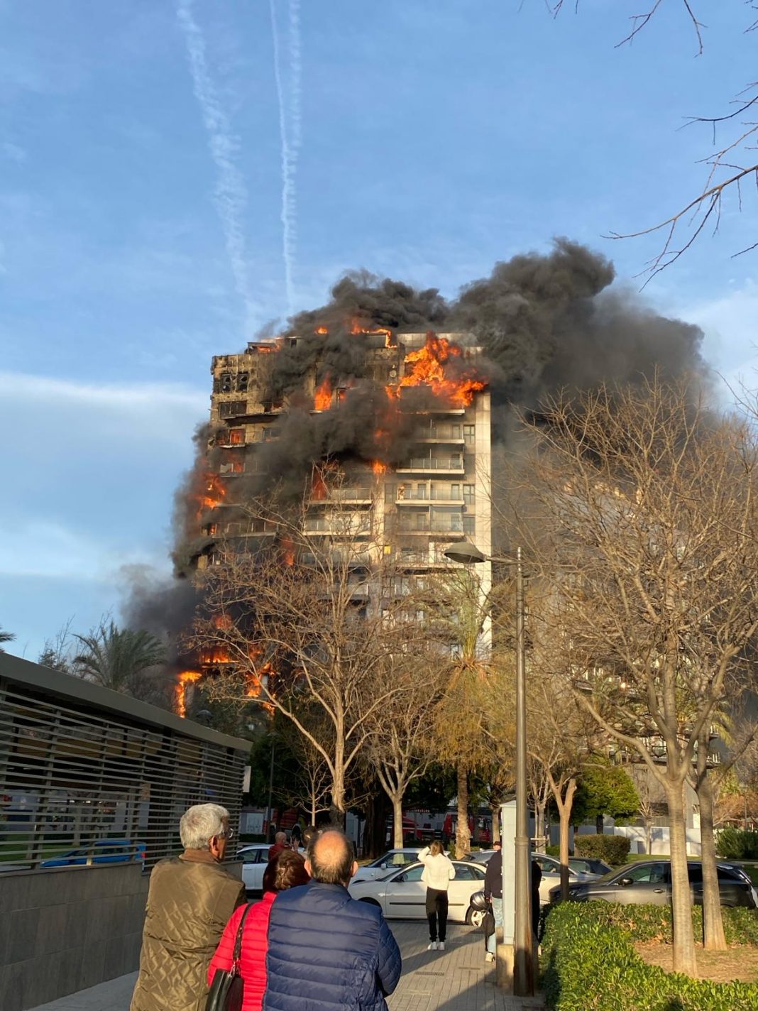 Impactantes imágenes del incendio en Campanar | 7TeleValencia