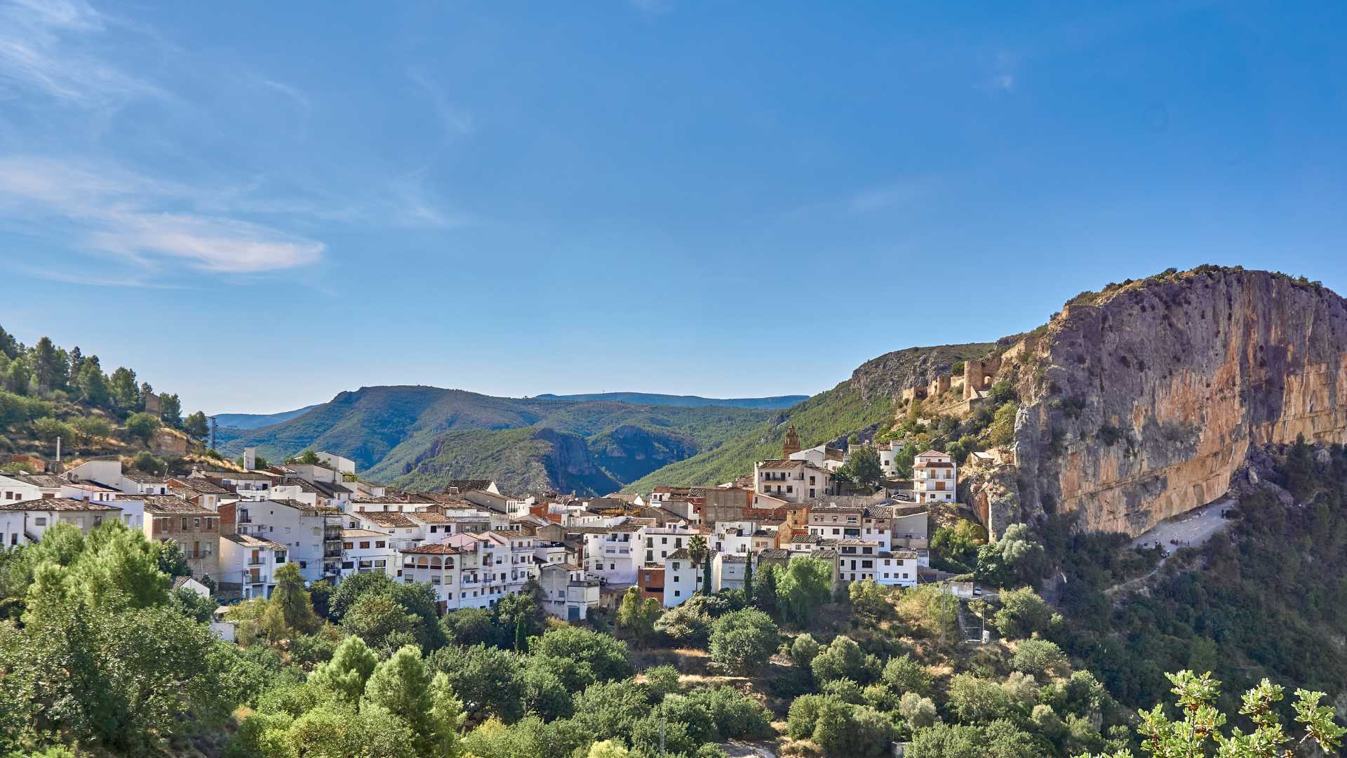Chulilla, la ruta del charco azul y la magia de Disney