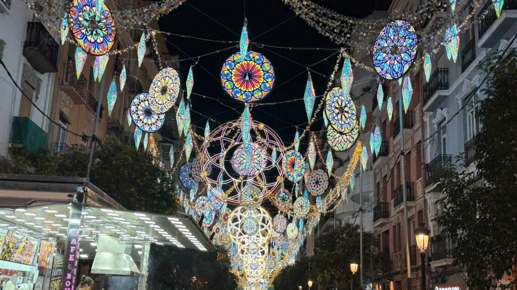Así lucen las calles mejor iluminadas de Valencia | 7TeleValencia